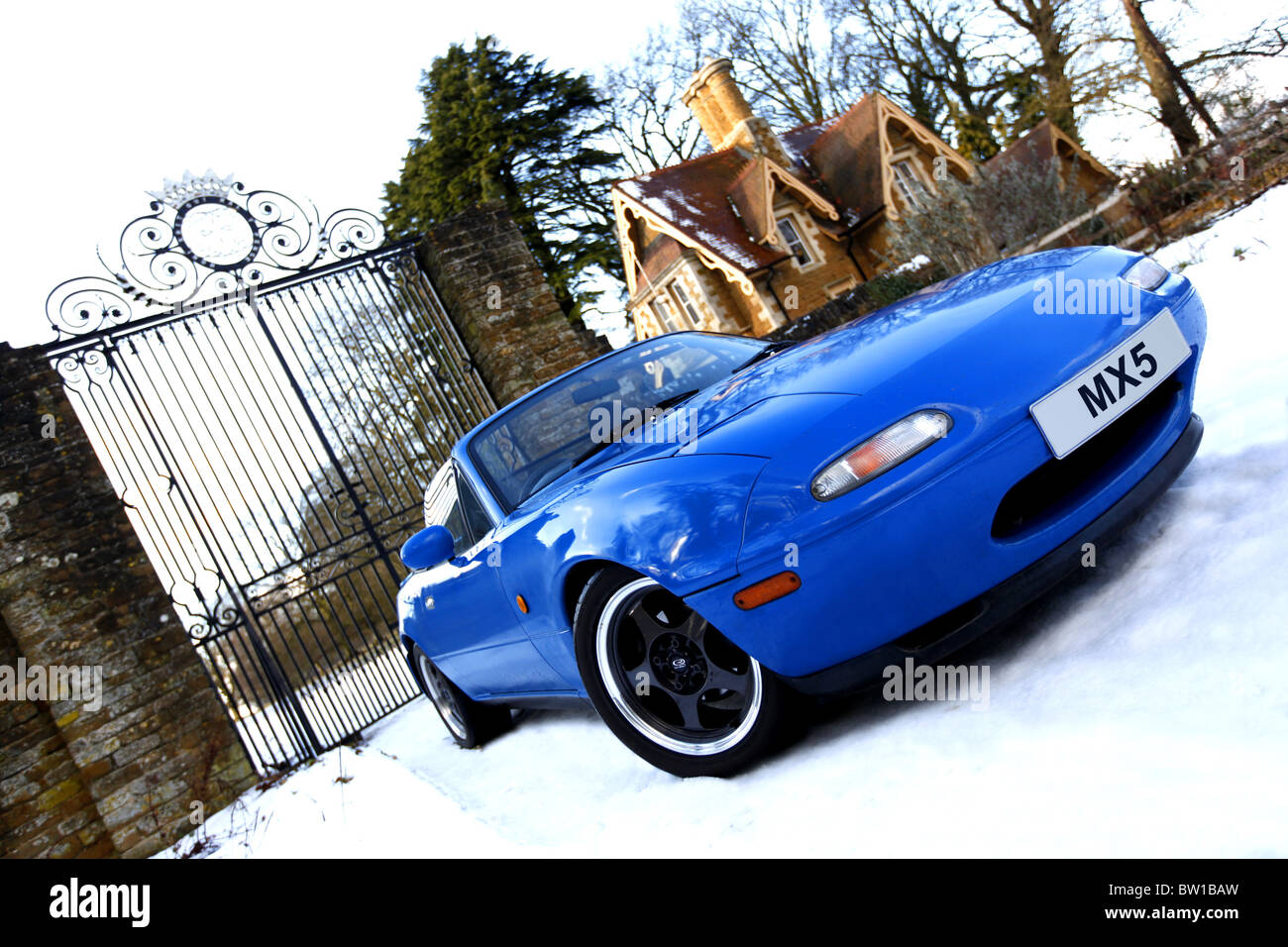 Mazda mx5 side view hi-res stock photography and images - Alamy