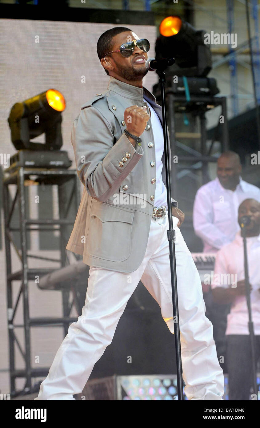 ABC GMA Concert with Usher Stock Photo - Alamy