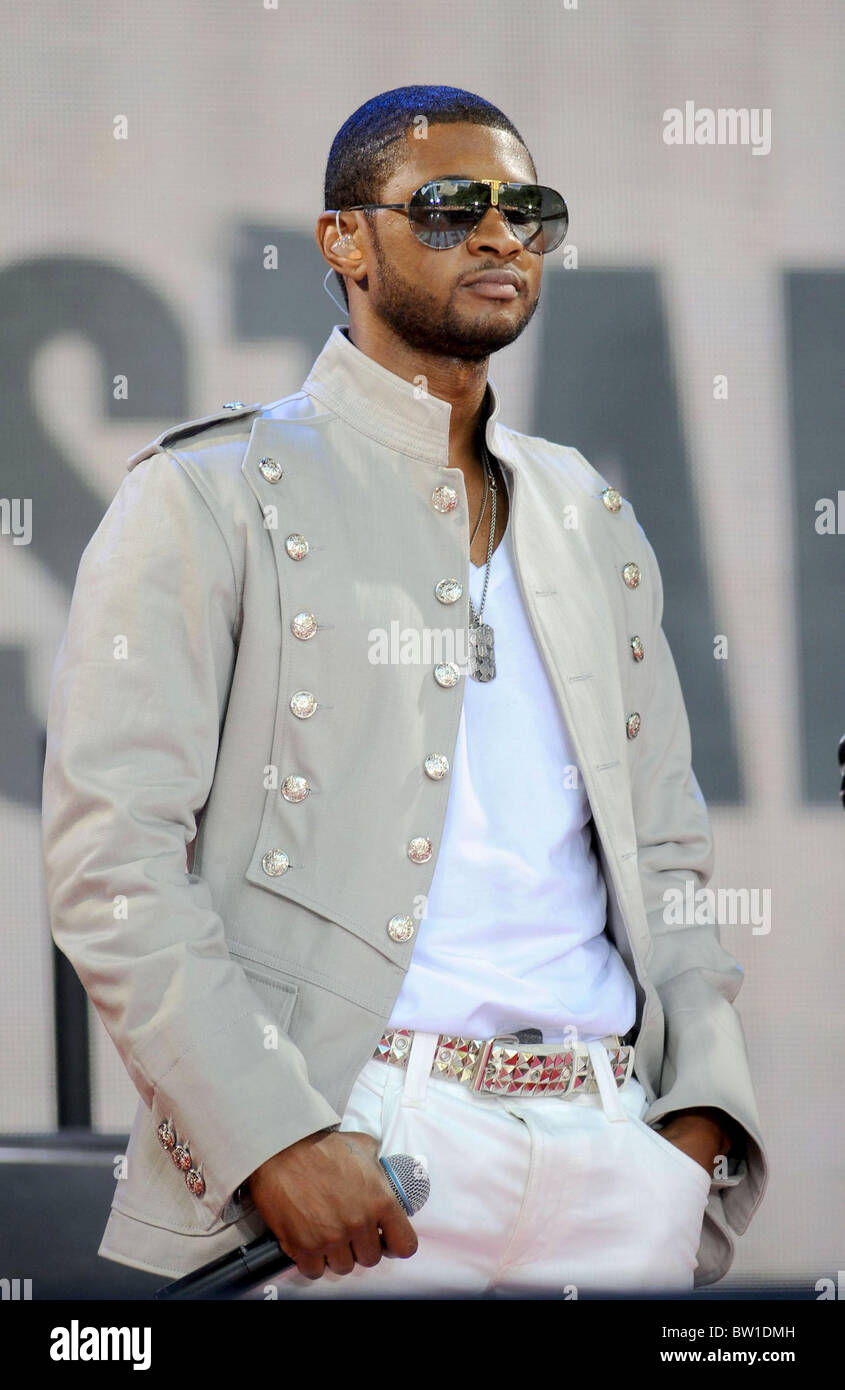 ABC GMA Concert with Usher Stock Photo - Alamy