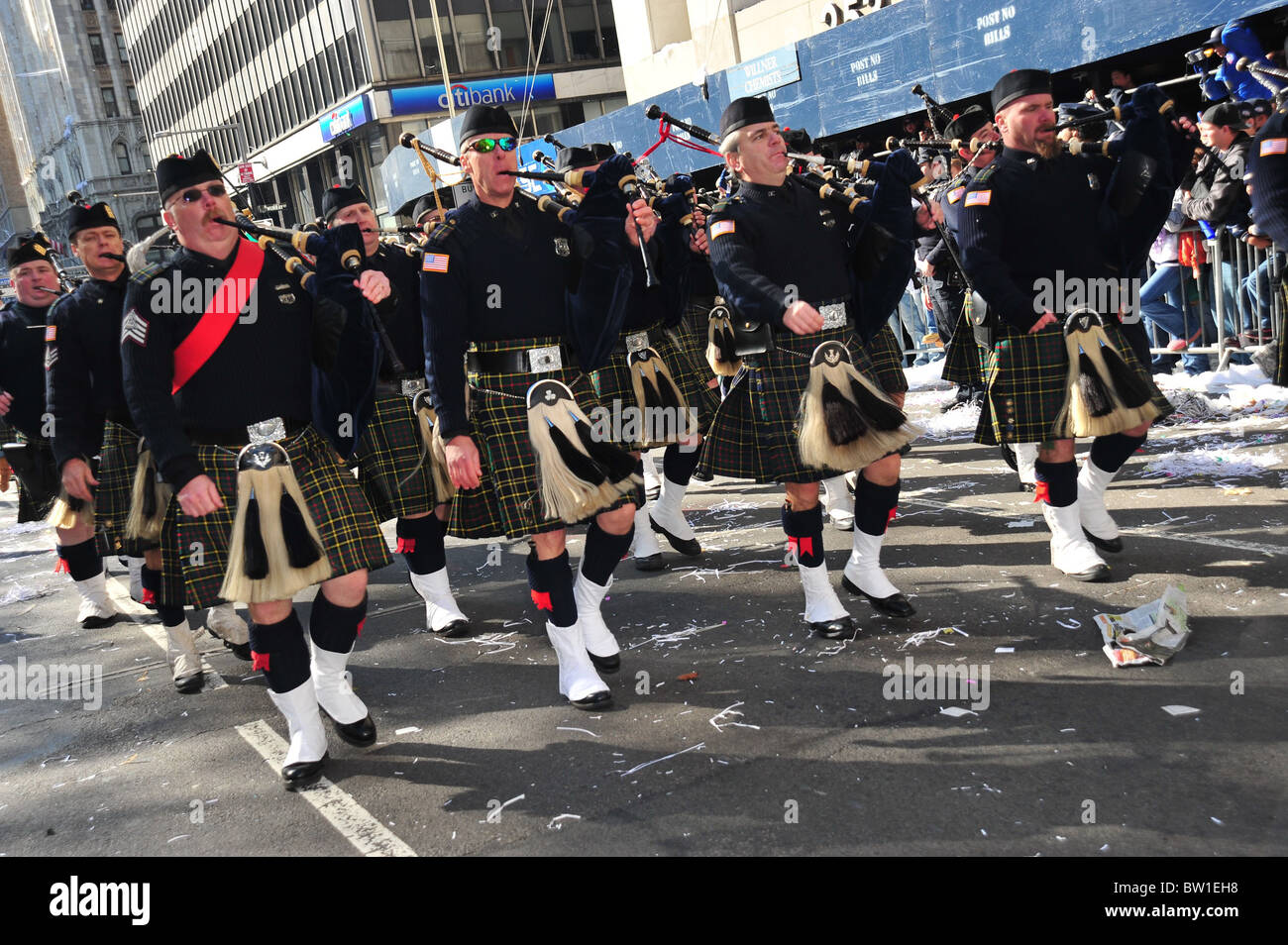 Bagpipe players parade hi-res stock photography and images - Alamy