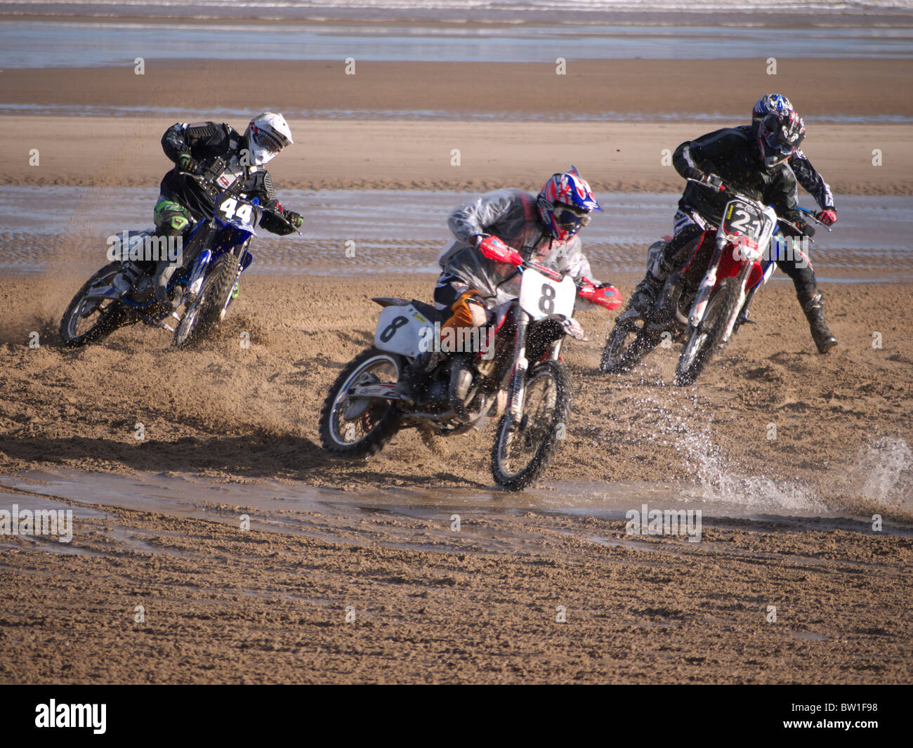 Motorcycle racing on the beach hi-res stock photography and images - Alamy