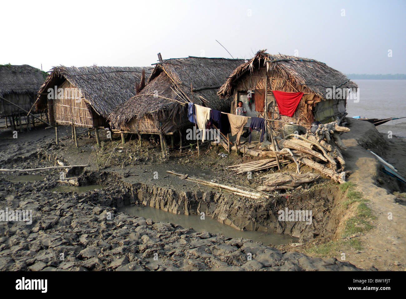 Traditional house sundarbans national park hi-res stock photography and ...
