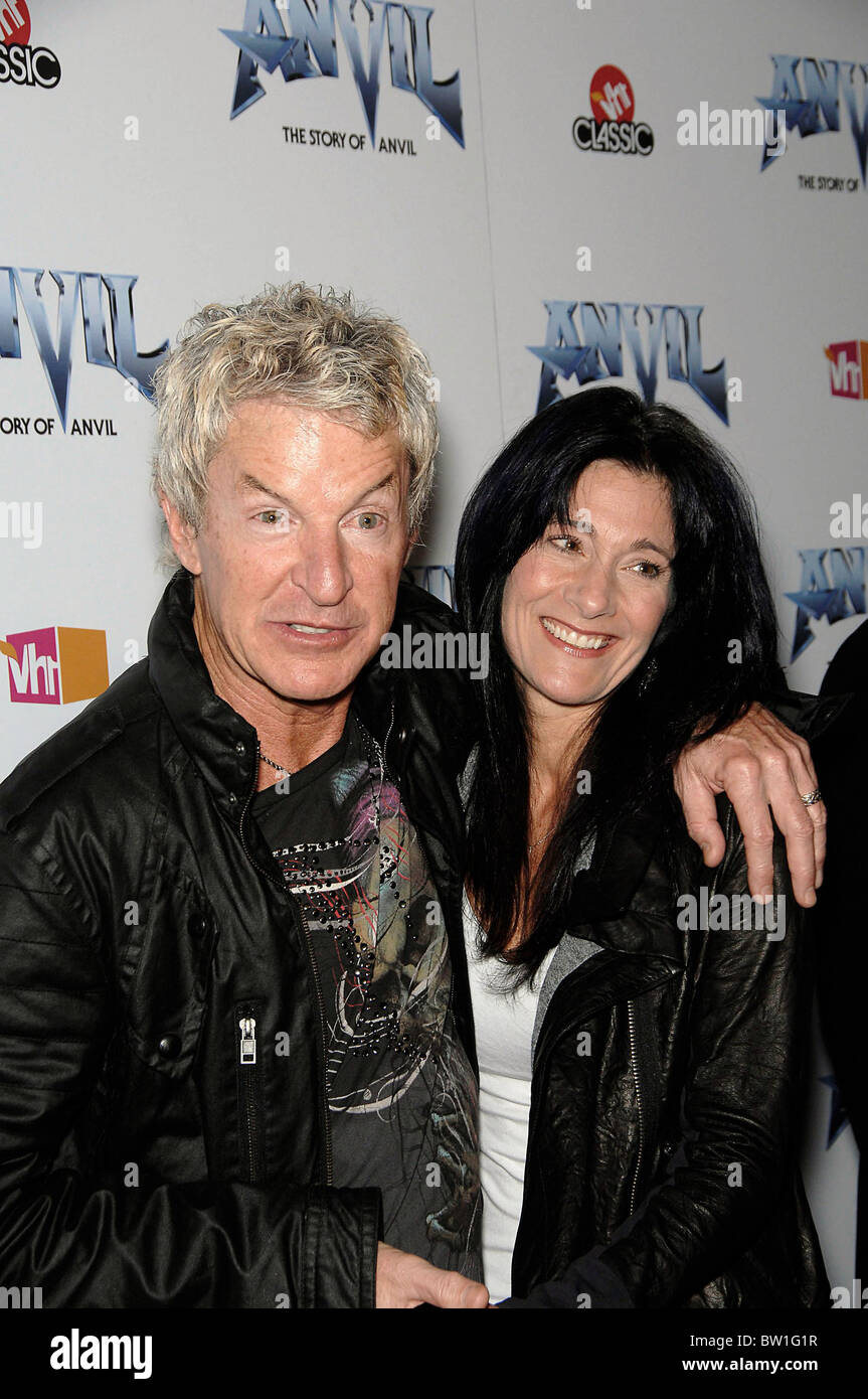 Lisa cronin kevin cronin arrivals hi-res stock photography and images ...