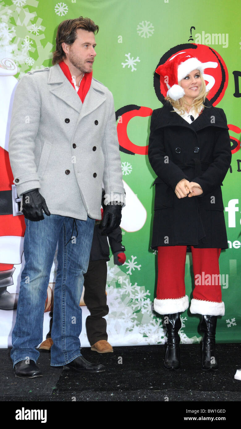 Jenny mccarthy santa baby 2 hi-res stock photography and images - Alamy