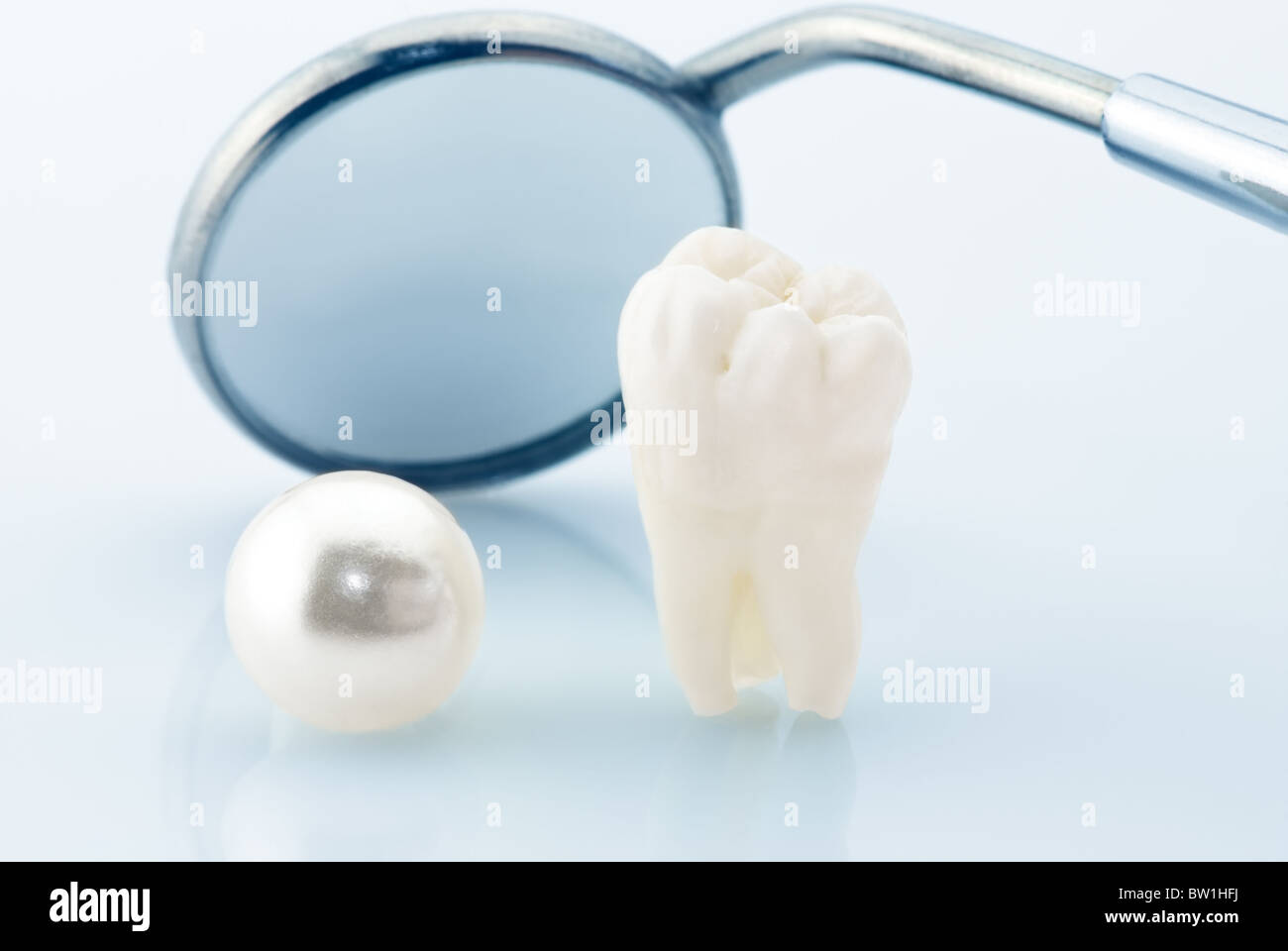 Healthy teeth concept. Real human wisdom tooth, natural pearl and ...