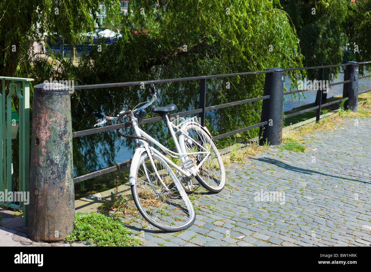 Derelict cycles hi-res stock photography and images - Alamy