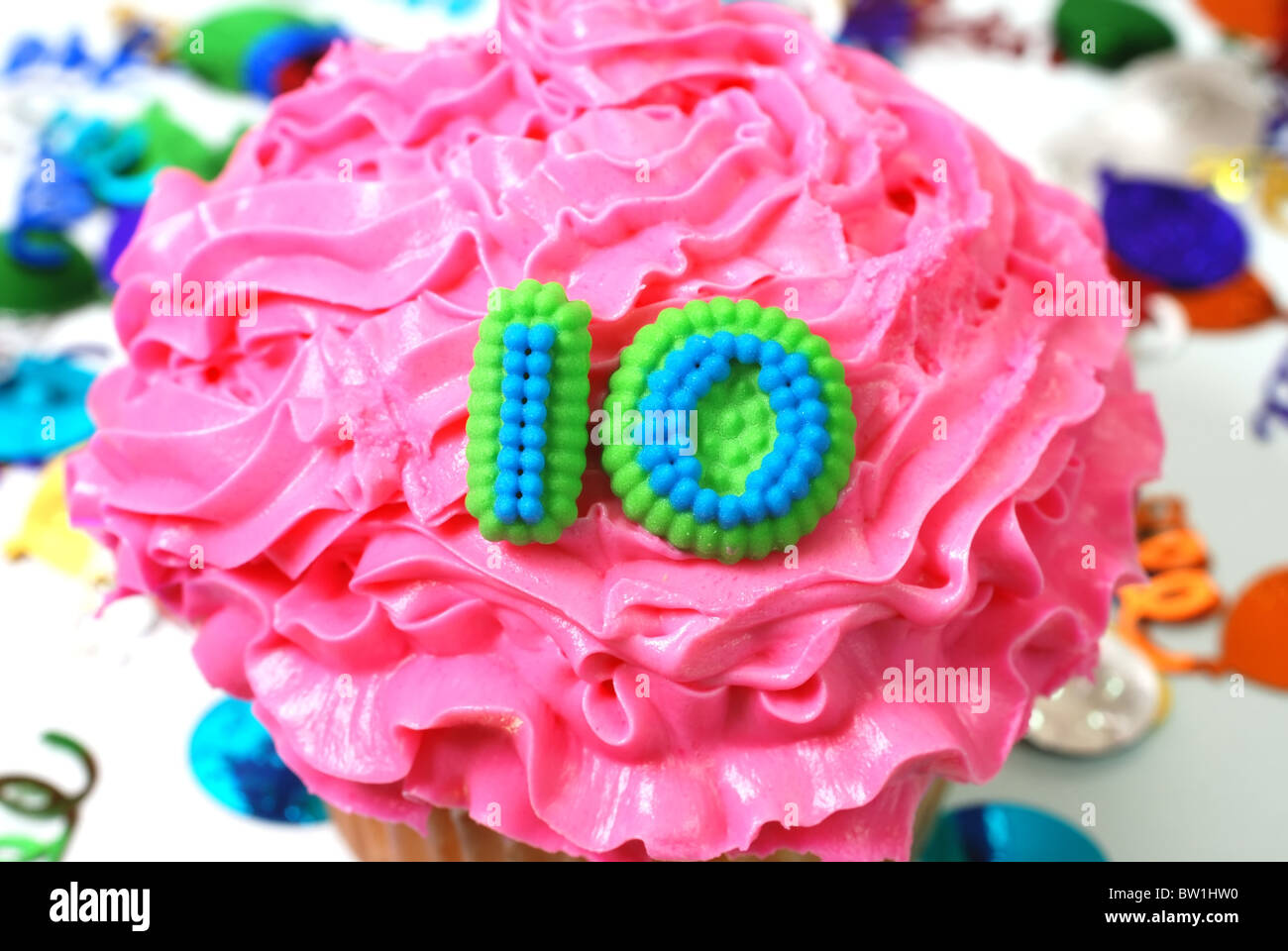 Number 10 celebration cupcake with confetti Stock Photo - Alamy