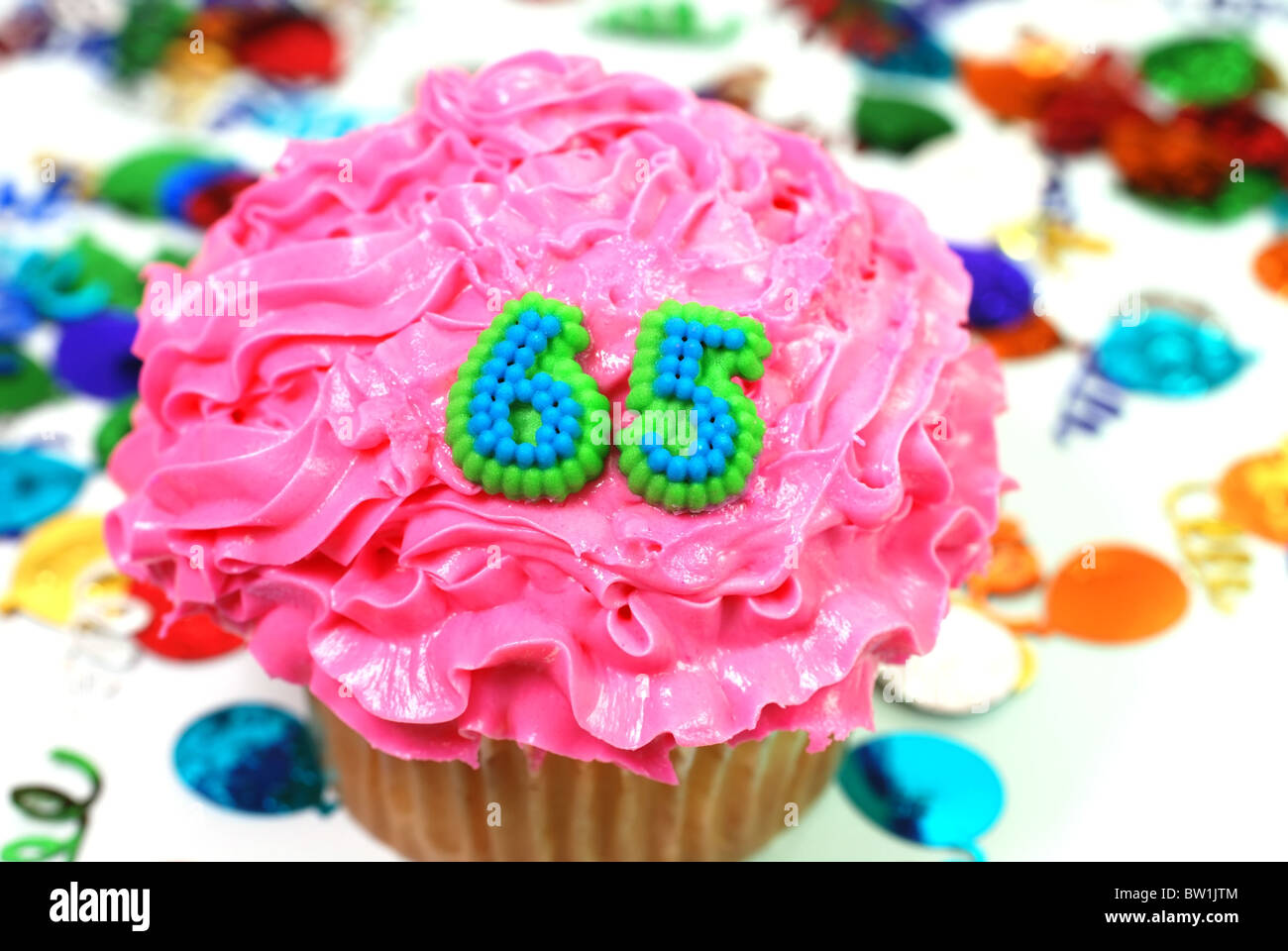 Number 65 celebration cupcake with confetti Stock Photo - Alamy