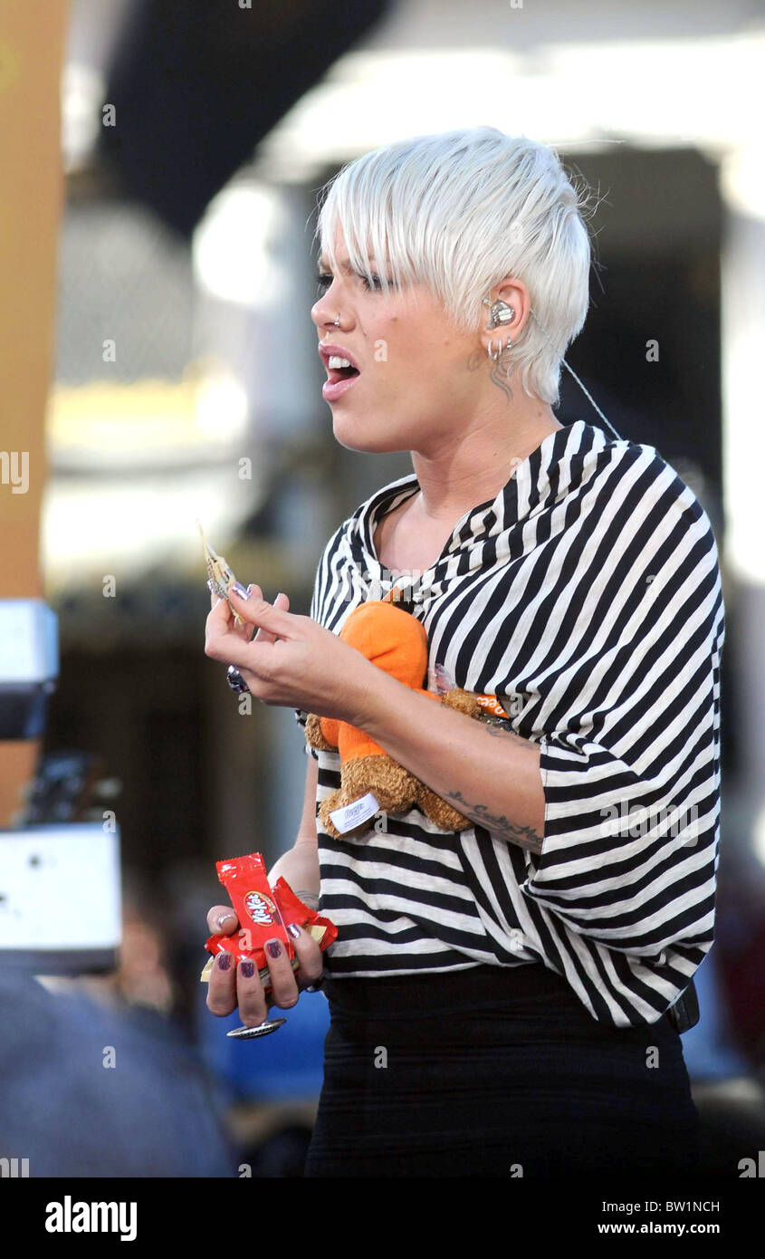 The CBS Early Show Concert with PINK Stock Photo - Alamy