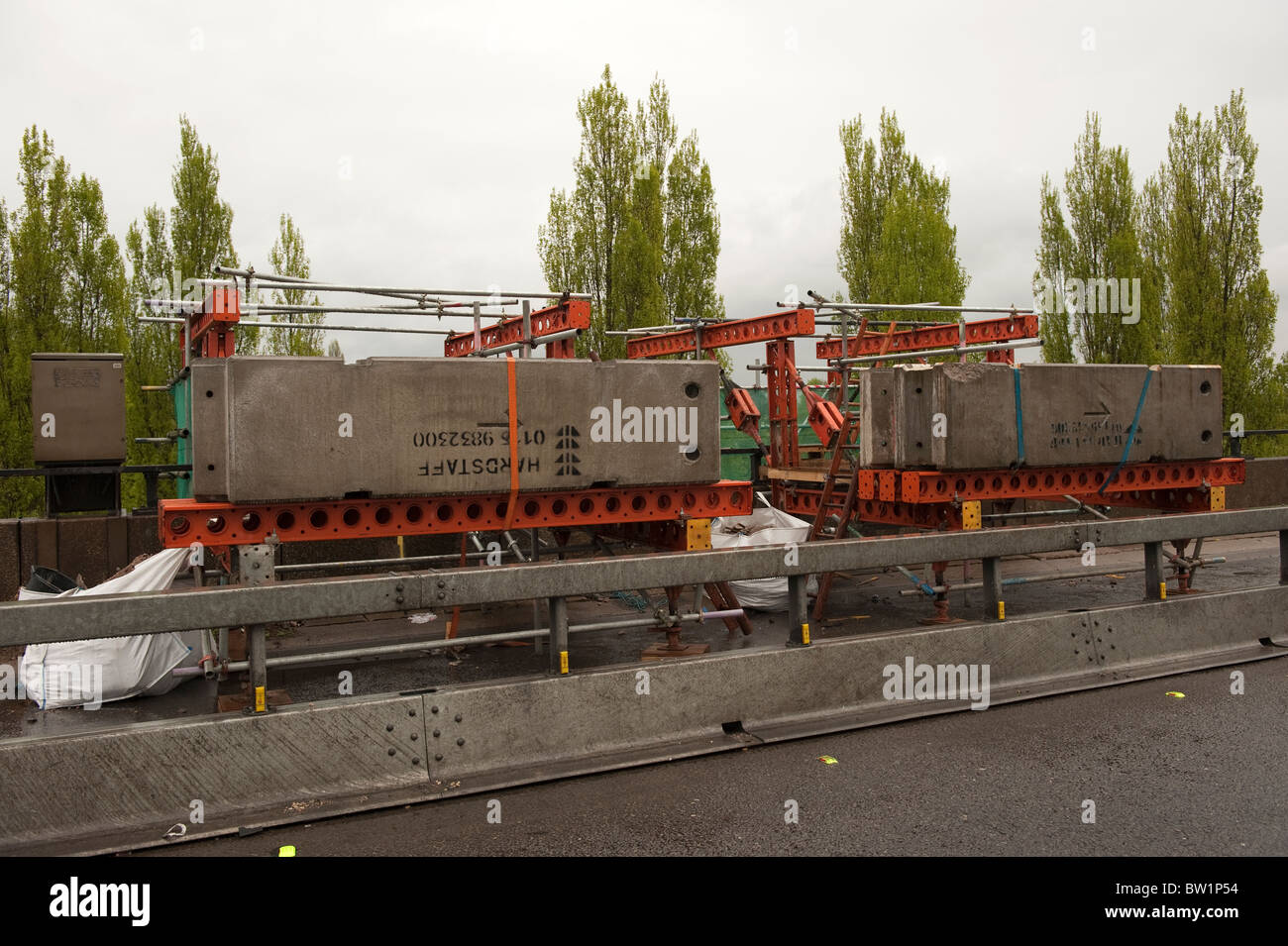 Scaffolding Concrete Counterbalance weights on bridge Stock Photo - Alamy