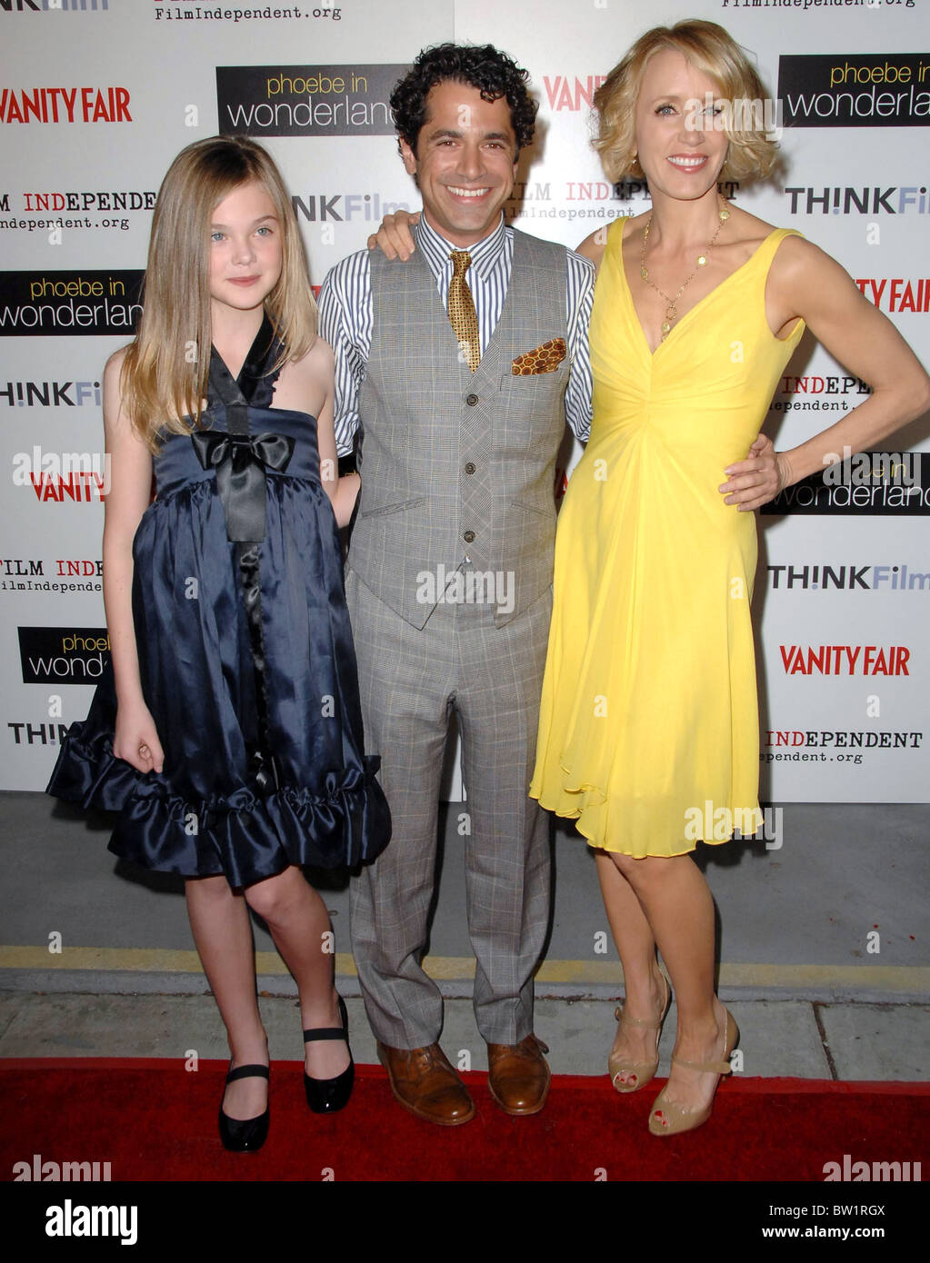 Elle fanning phoebe in wonderland hi-res stock photography and images ...