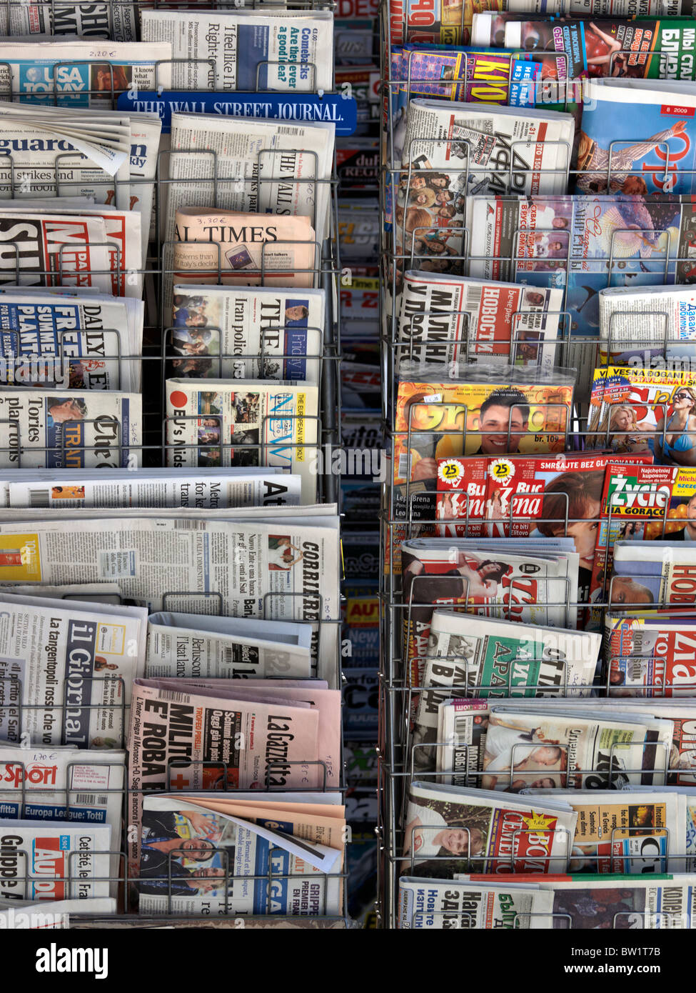 Newspapers and magazines hi-res stock photography and images - Alamy
