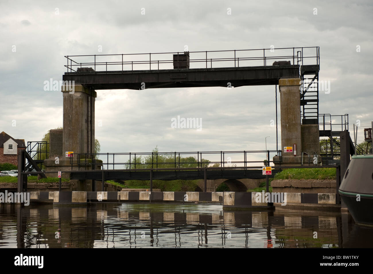 Sluice gate hi-res stock photography and images - Alamy