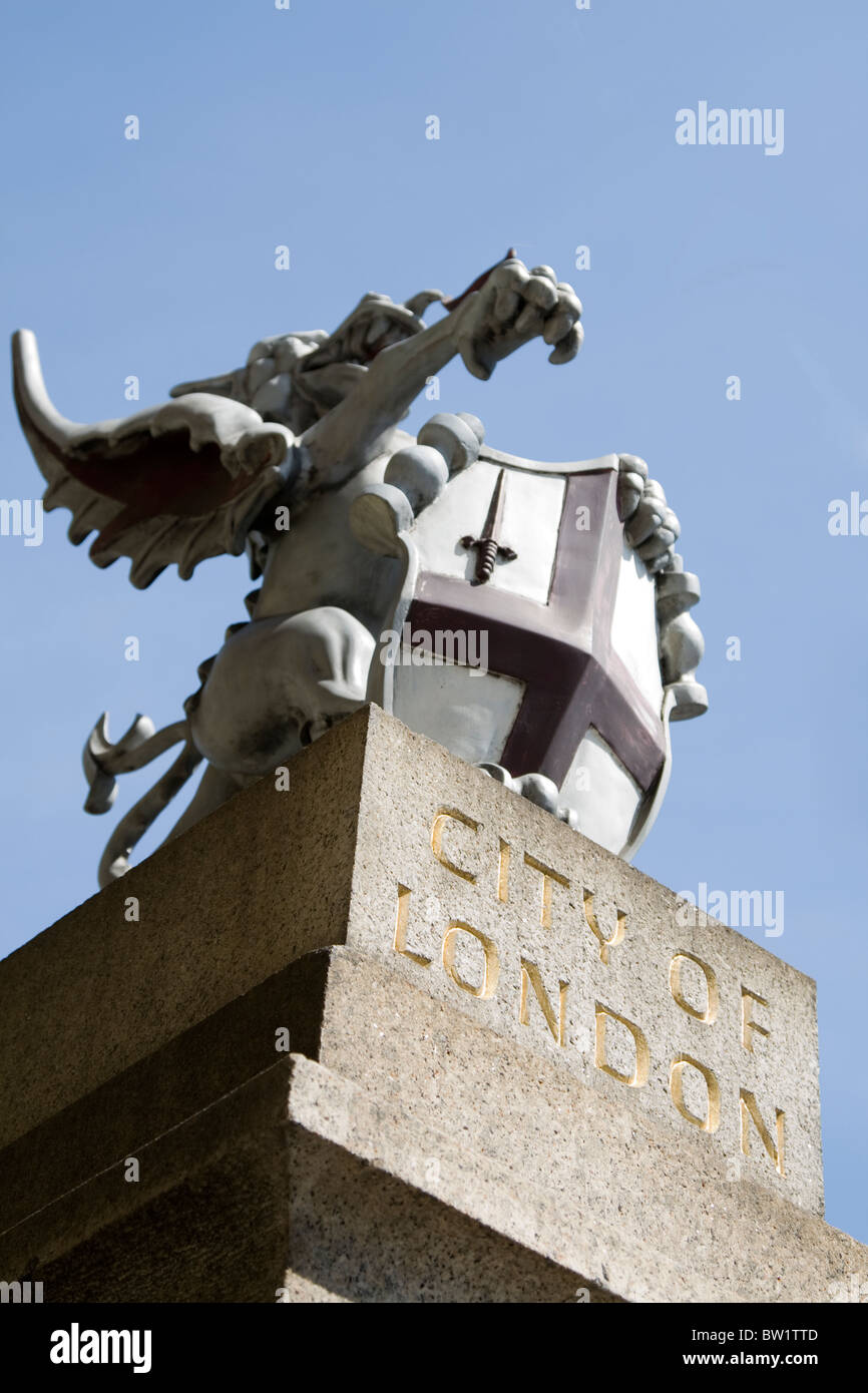 City of london dragon statue hi-res stock photography and images - Alamy