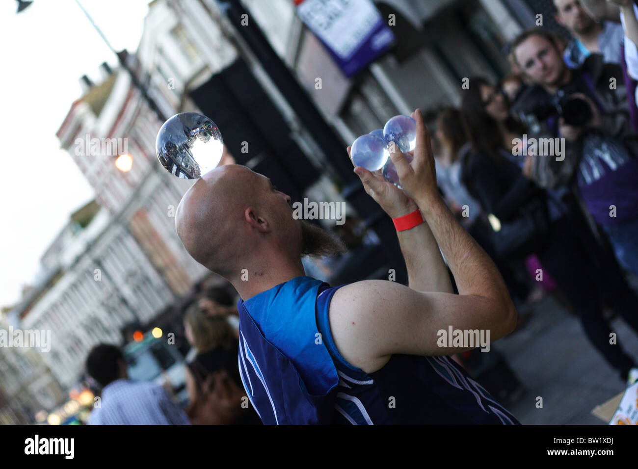 Juggler hi-res stock photography and images - Alamy