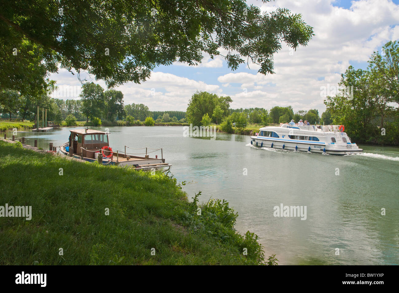 Riverside alongside river bank hi-res stock photography and images - Alamy