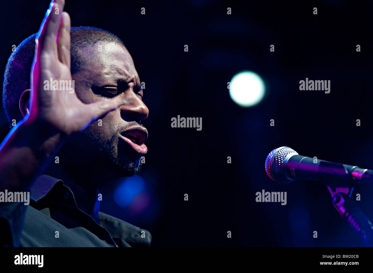 Male female opera singer classical music hi-res stock photography and ...
