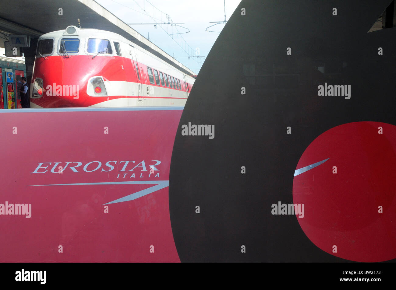 Eurostar train termini station rome hi-res stock photography and images ...