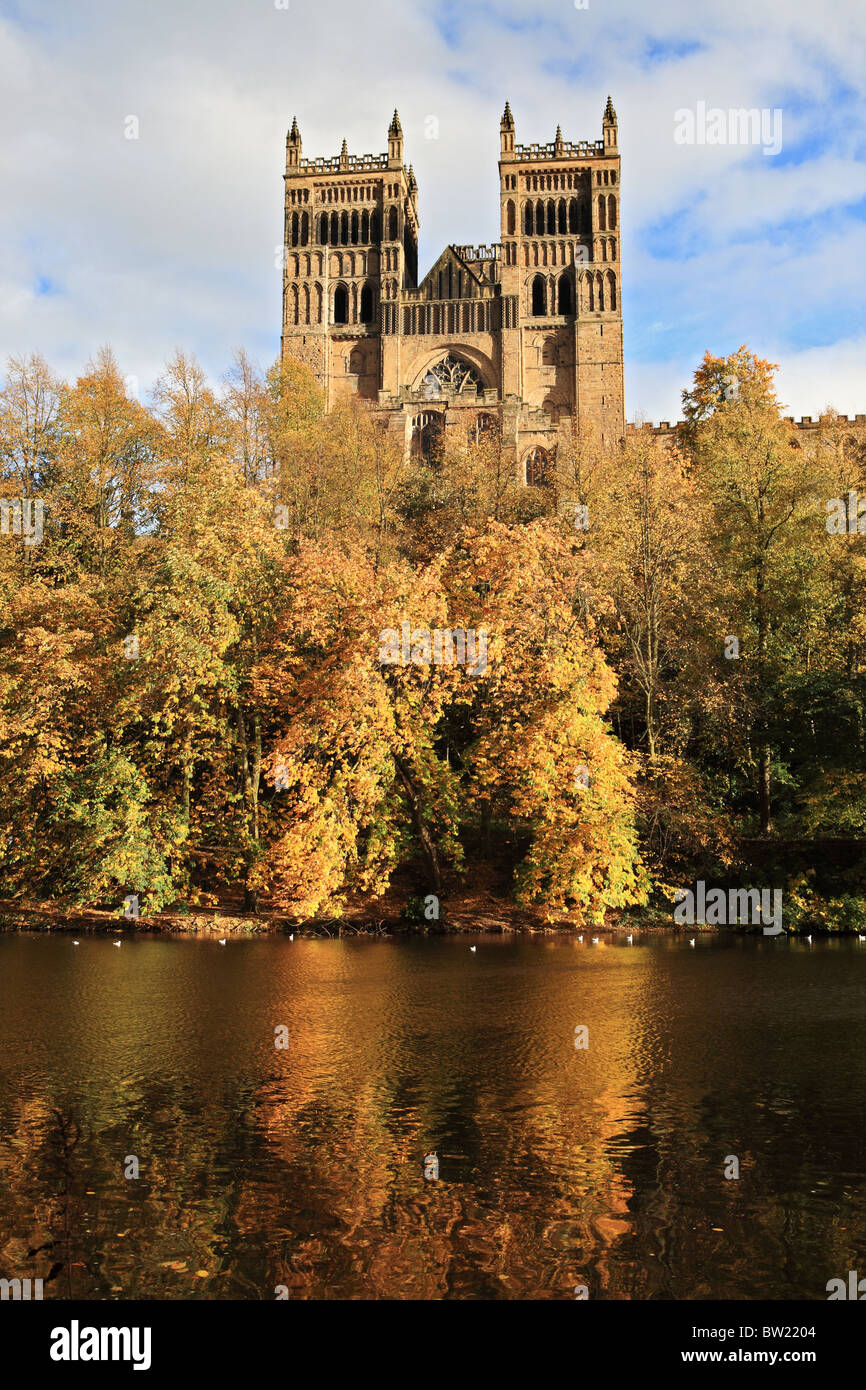 View of river wear with durham cathedral towers hi-res stock ...