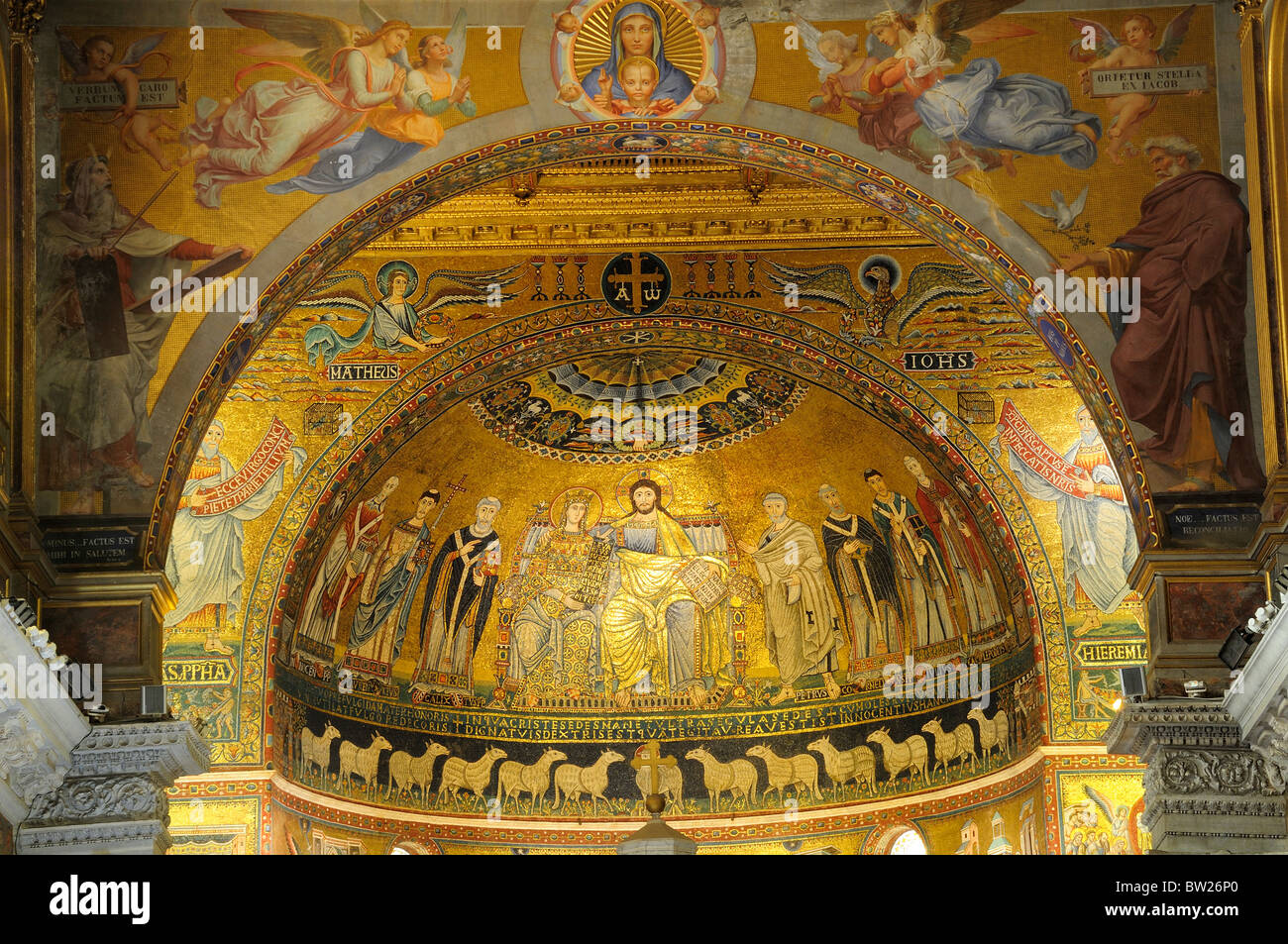 Arch & apse, Santa Maria in Trastevere Stock Photo - Alamy