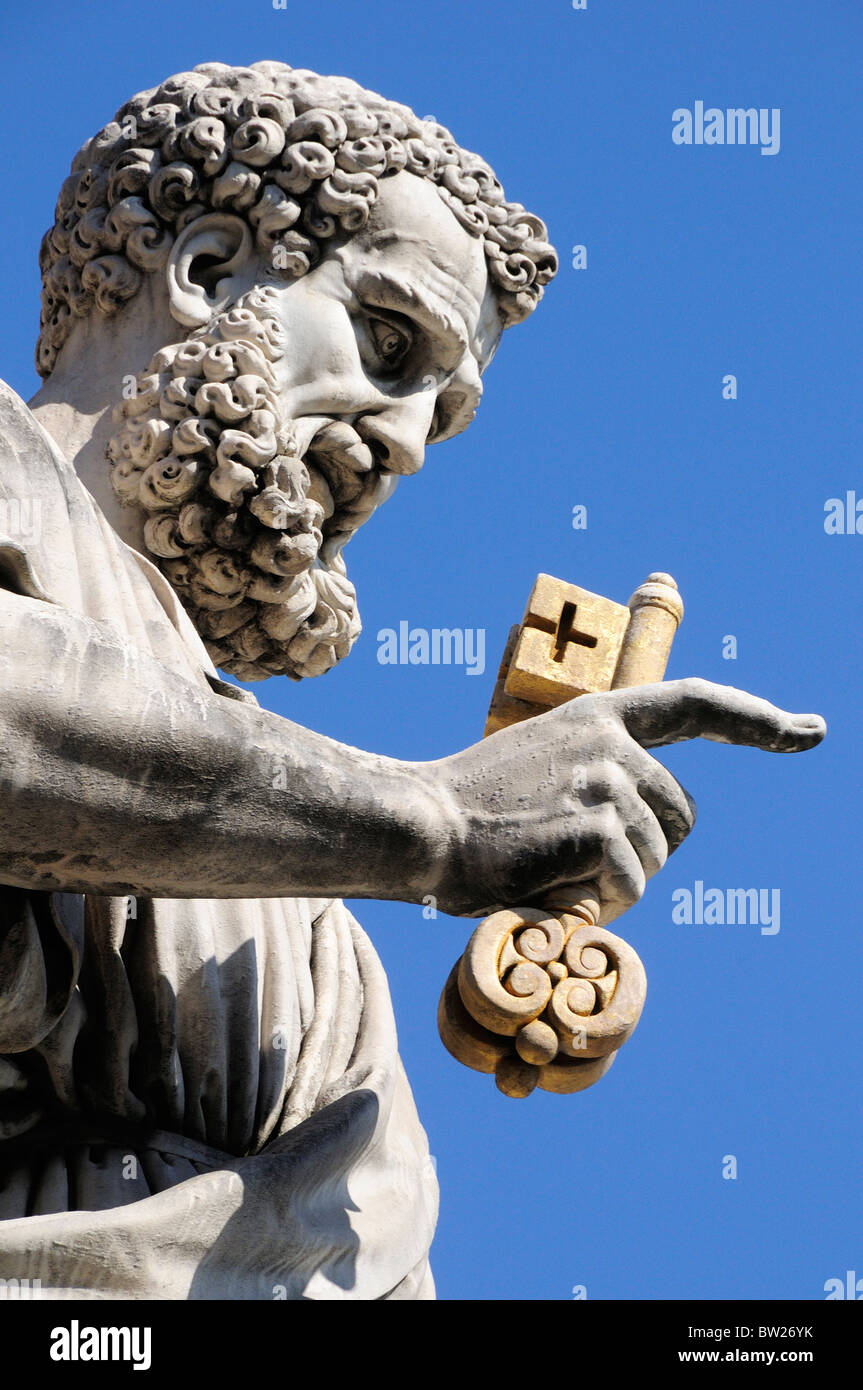 Statue of St Peter with key, St Peter's Square, Vatican City Stock ...
