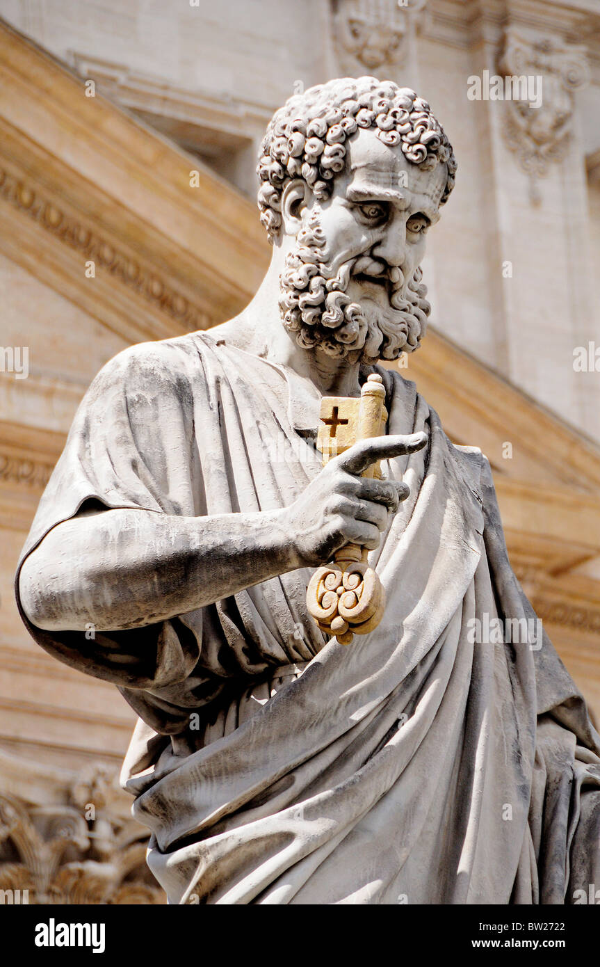 Statue of St Peter with key, St Peter's Square, Vatican City Stock ...