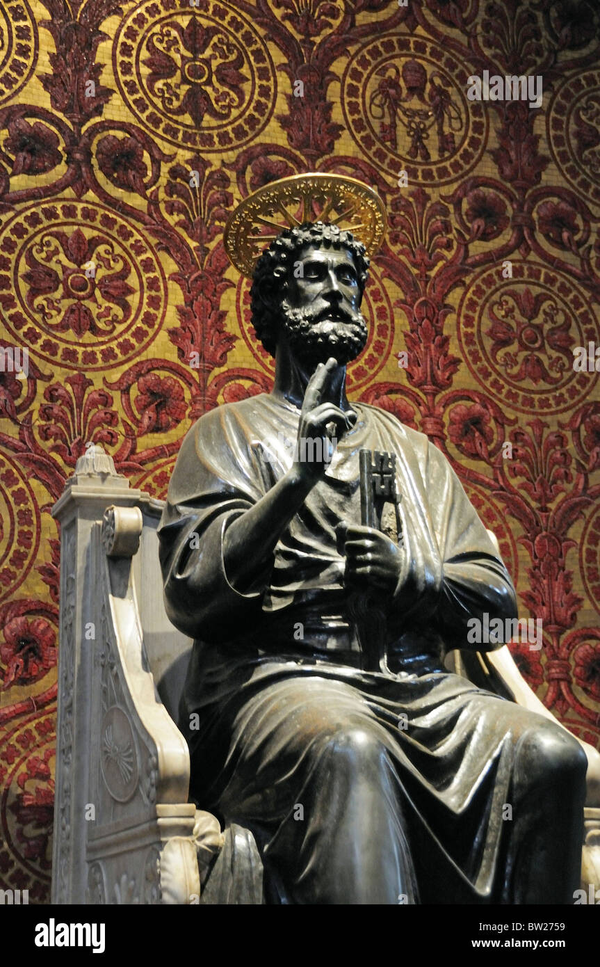 Bronze statue of St Peter, St Peter's Basilica, Vatican City Stock ...