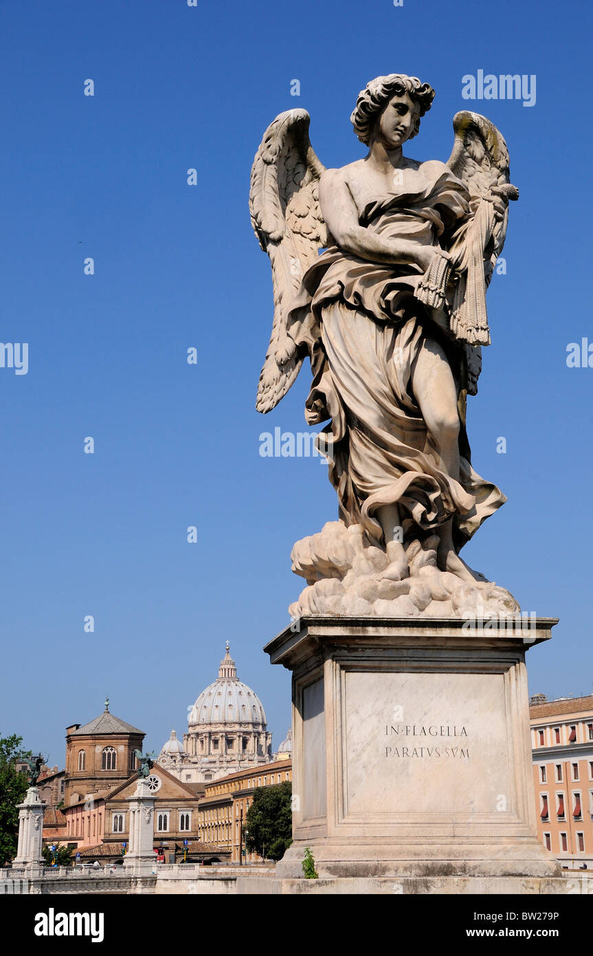 Angel statue and view of St Peter's Basilica, Ponte Sant Angelo Stock ...