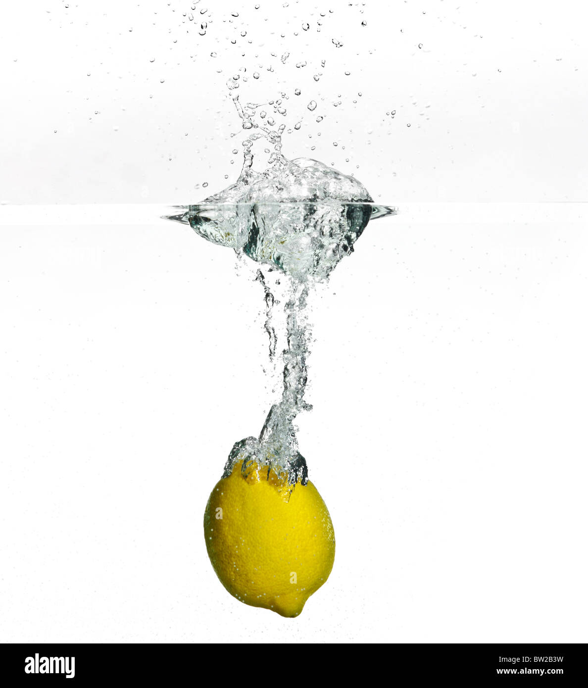 Lemon falling in water close-up Stock Photo - Alamy