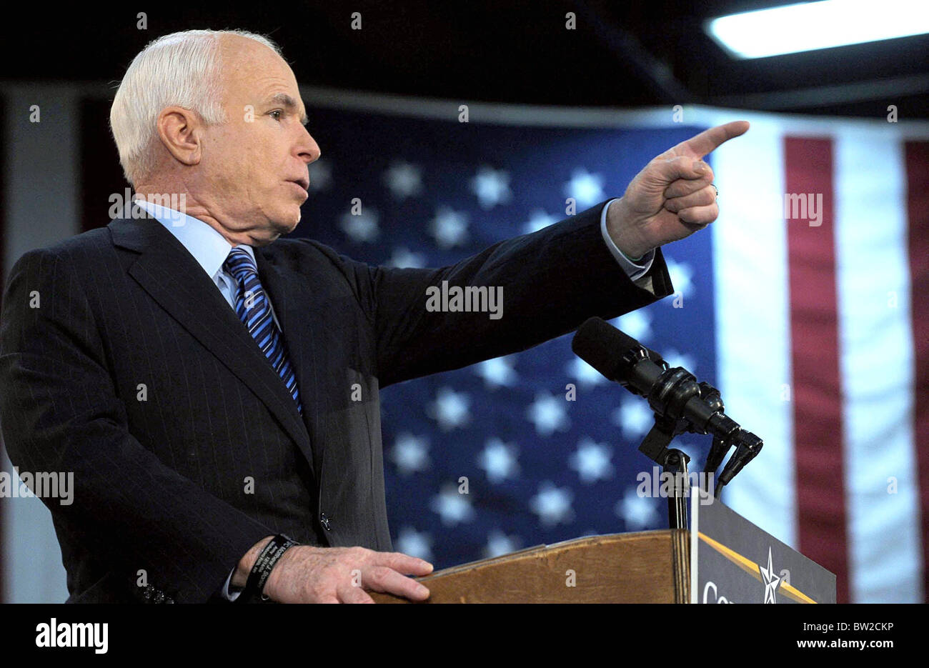John mccain at a rally hi-res stock photography and images - Alamy