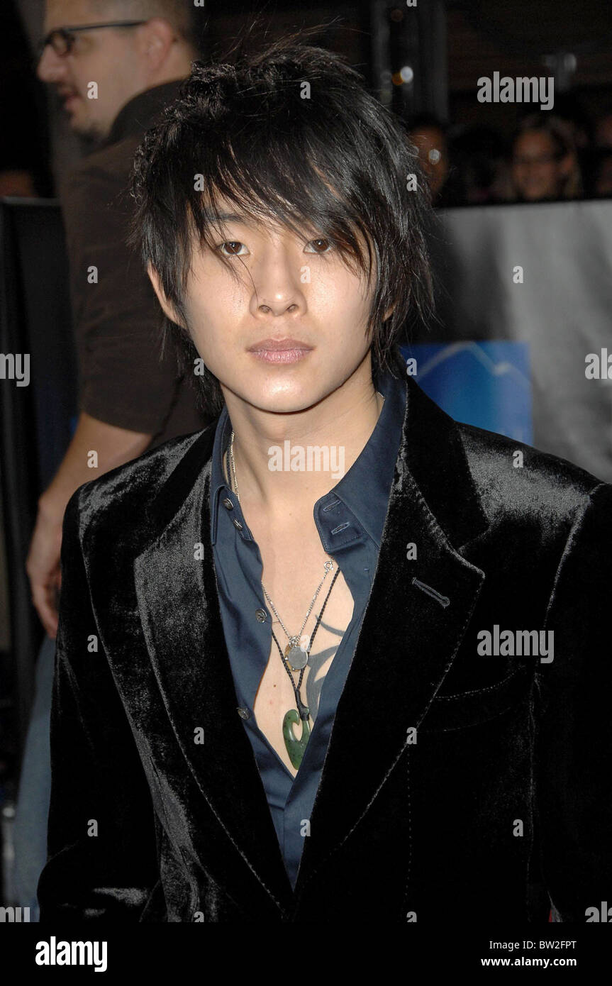 Justin chon twilight hi-res stock photography and images - Alamy