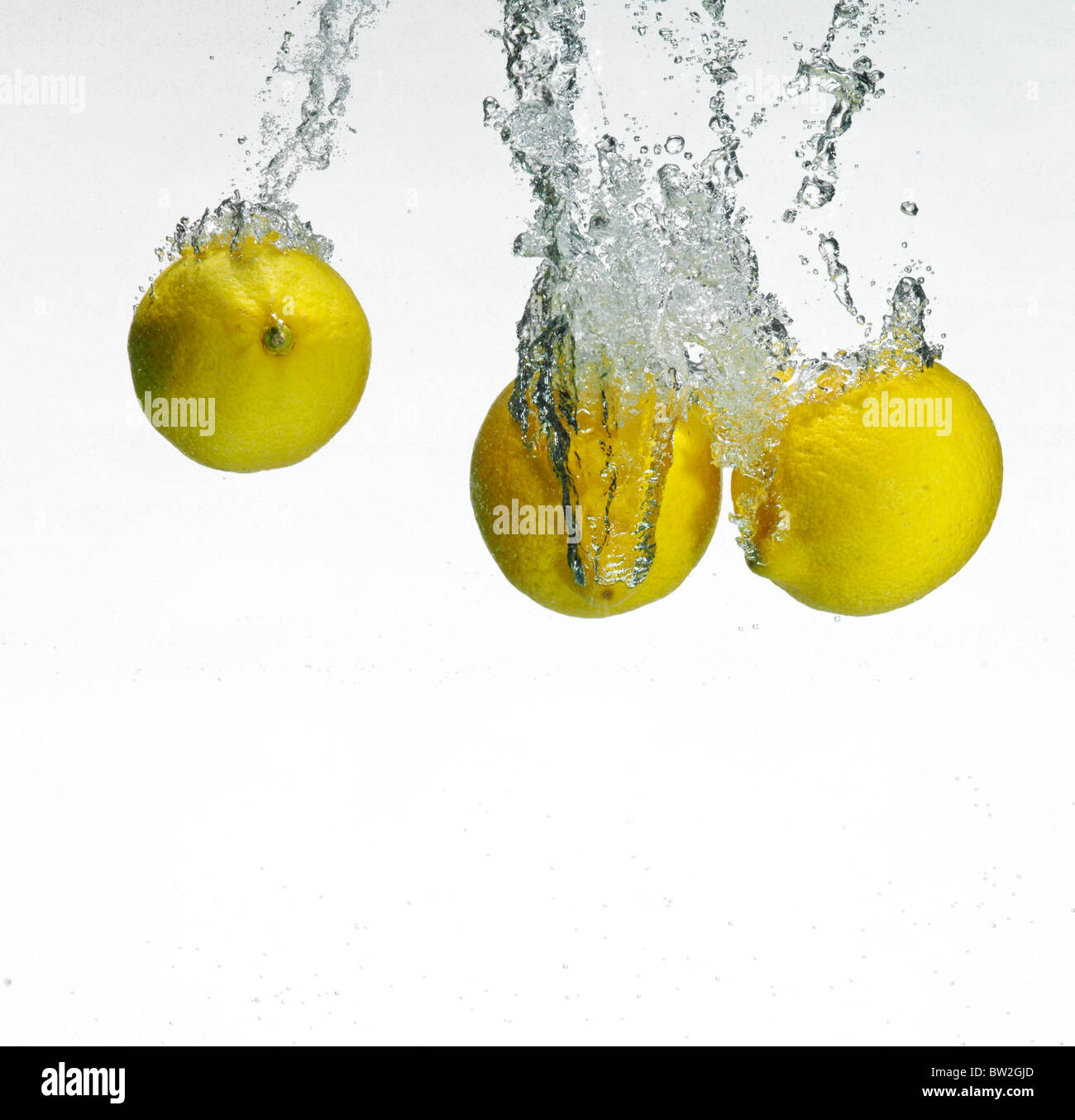 Lemon falling in water close-up Stock Photo - Alamy
