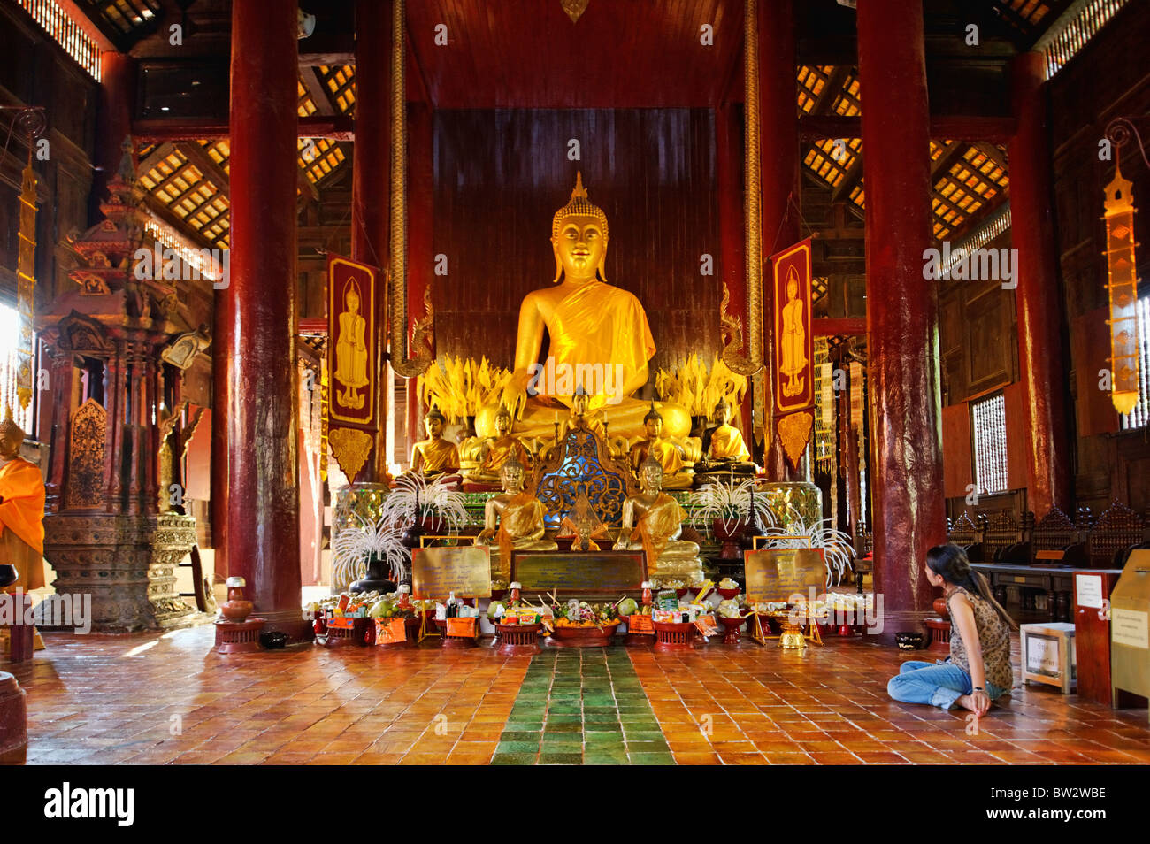 Buddha, Wat Phan Tao, Chiang Mai Stock Photo - Alamy