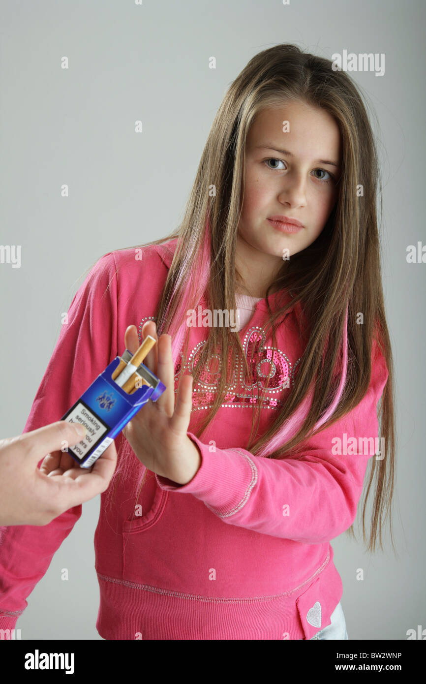 Girl child smoking hi-res stock photography and images - Alamy