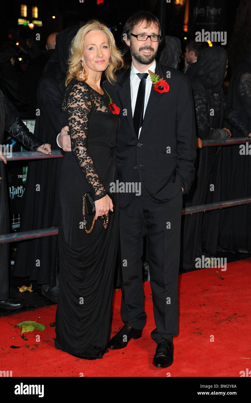 JK ROWLING & NEIL MURRAY HARRY POTTER AND THE DEATHLY HALLOWS - PART 1 ...