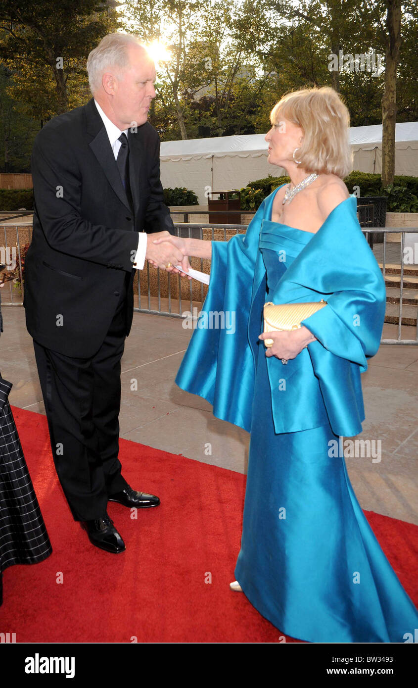 Metropolitan Opera Opening Night of 125th Anniversary Season Stock ...