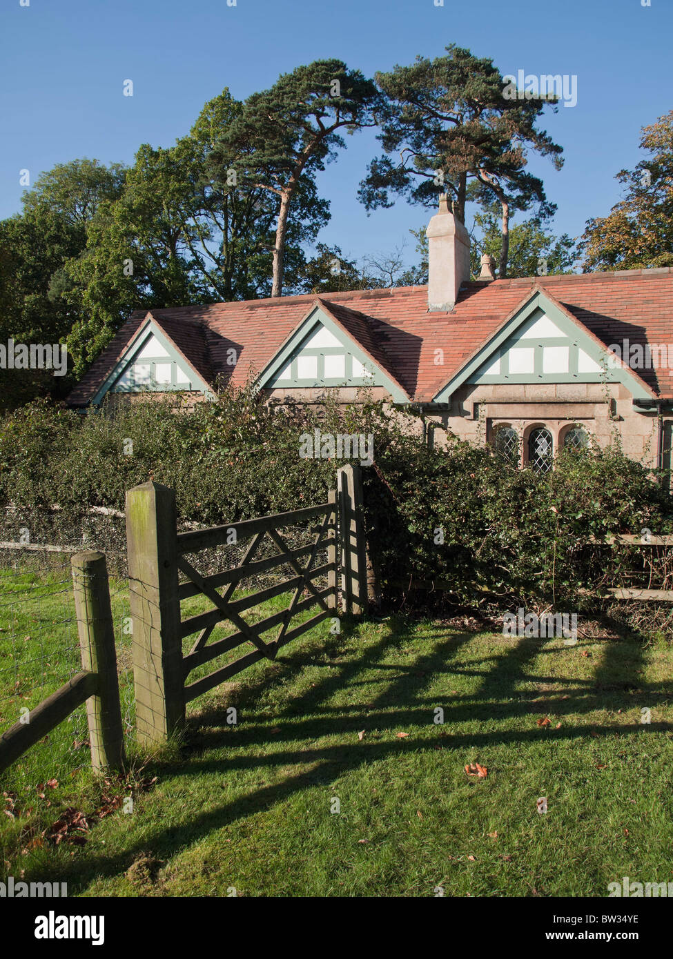 a cottage in the countryside Stock Photo - Alamy