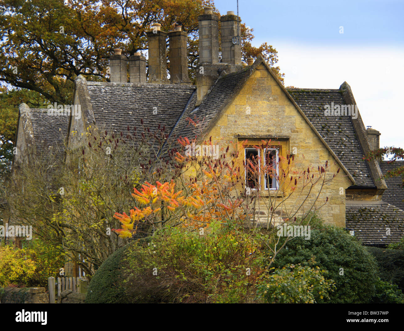 a cottage in the countryside Stock Photo - Alamy