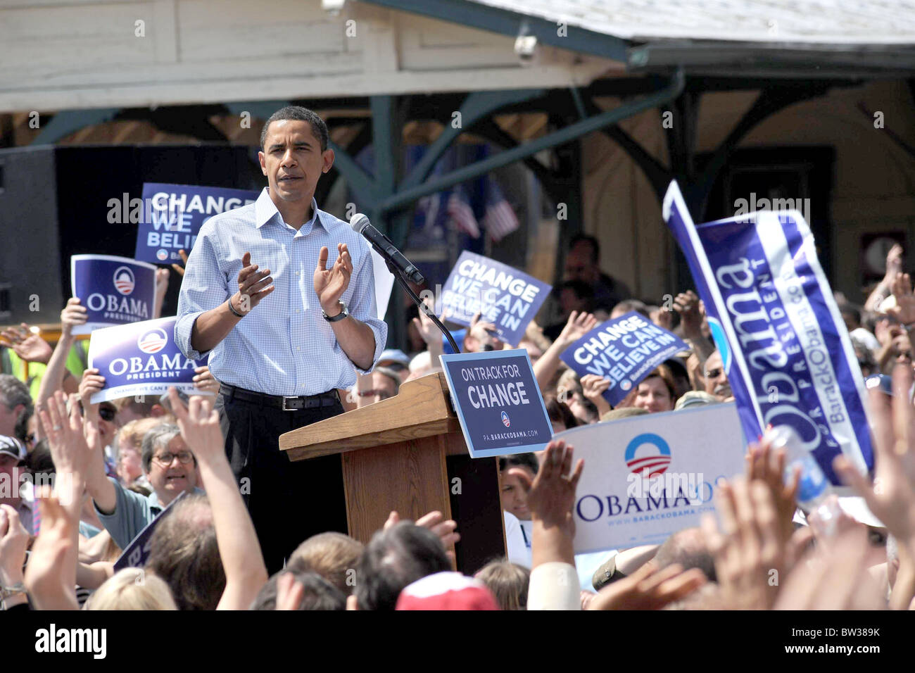 Barack Obama Whistle Stop Tour in Pennsylvania Stock Photo - Alamy