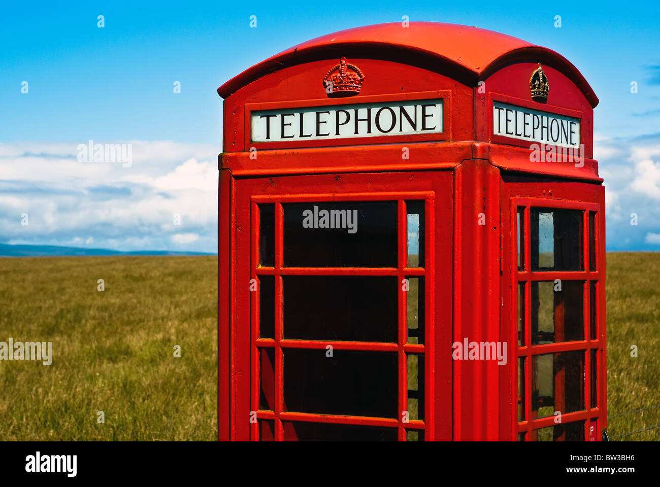 Red phone booth standing alone hi-res stock photography and images - Alamy