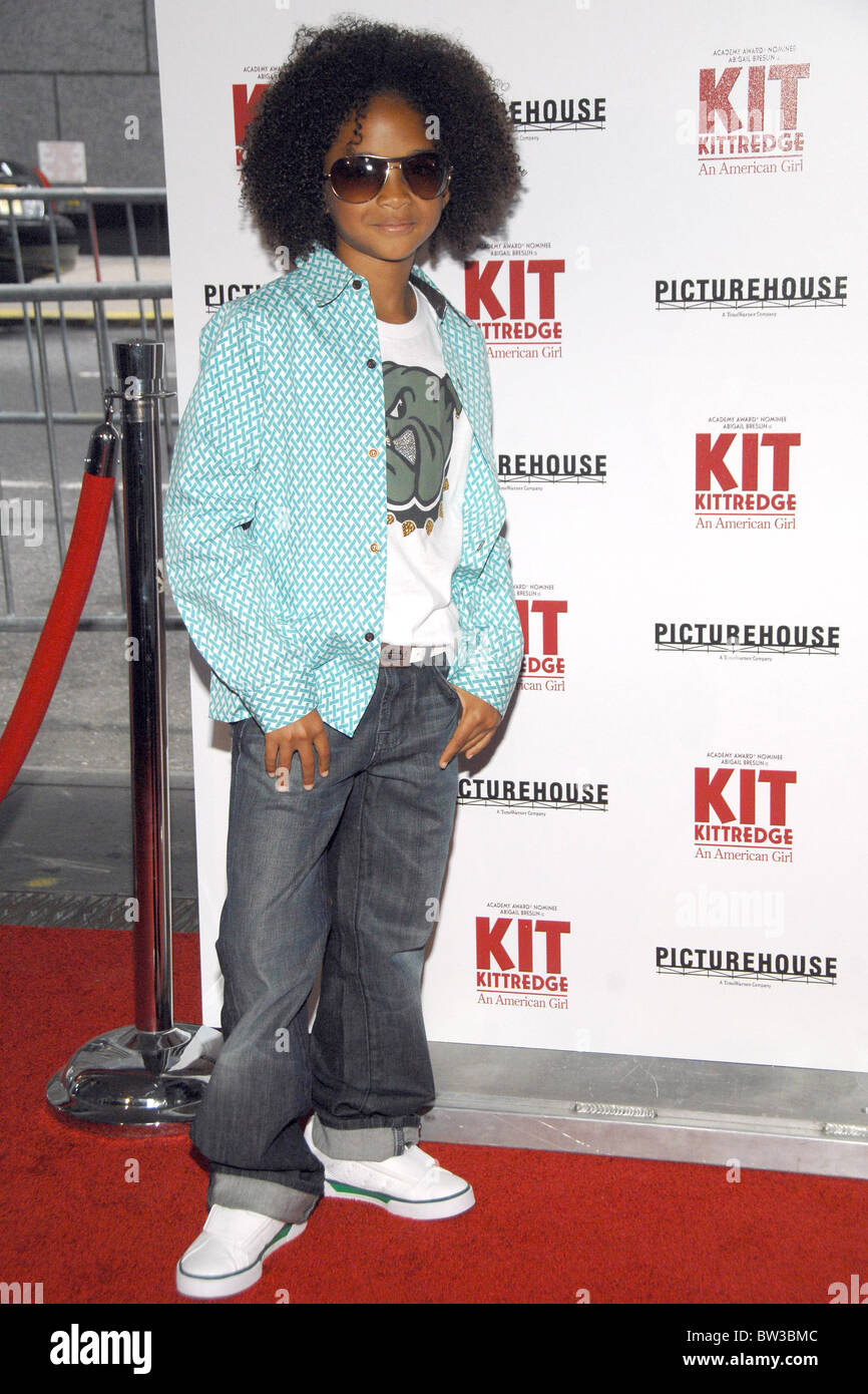 Premiere of KIT KITTREDGE: AN AMERICAN GIRL Stock Photo - Alamy