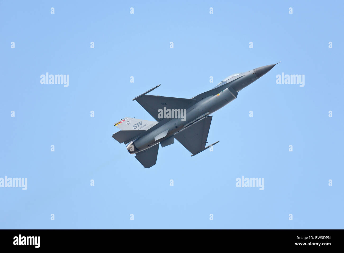 The F-16 Fighting Falcon Viper jet performing in air show at NAS ...