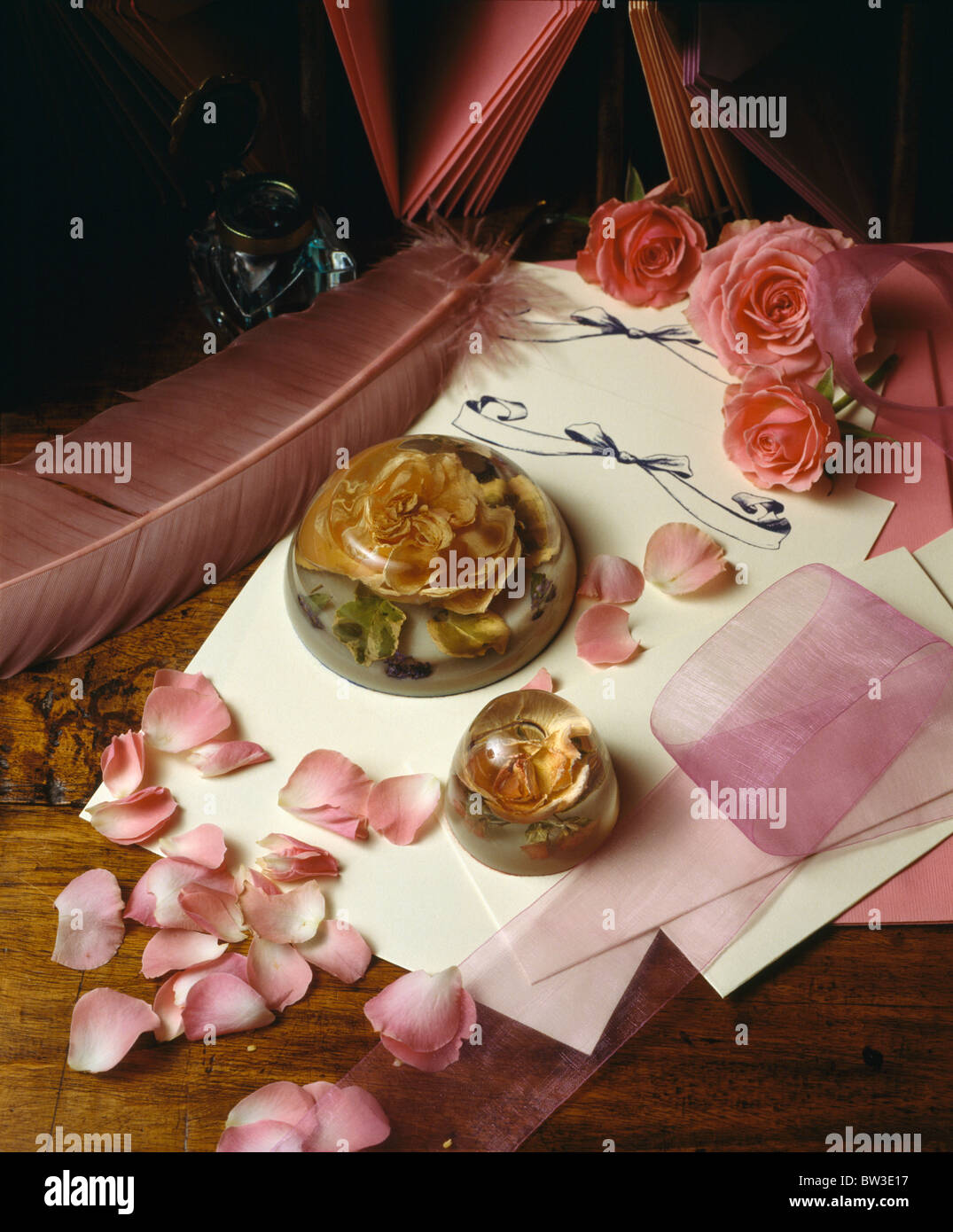 Paperweights hi-res stock photography and images - Alamy