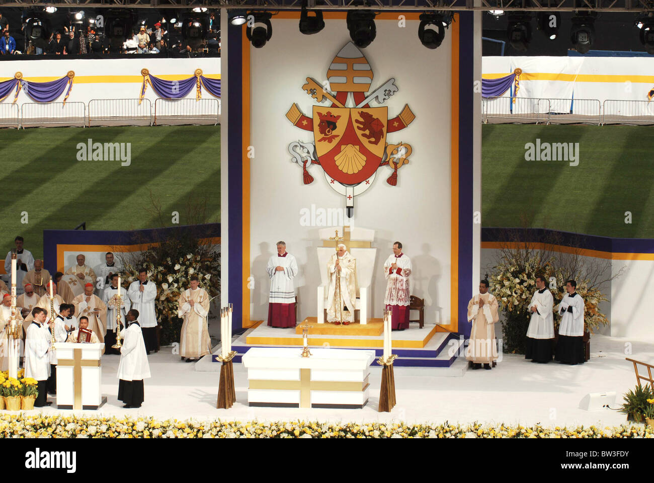 POPE BENEDICT XVI Gives Papal Mass Stock Photo - Alamy