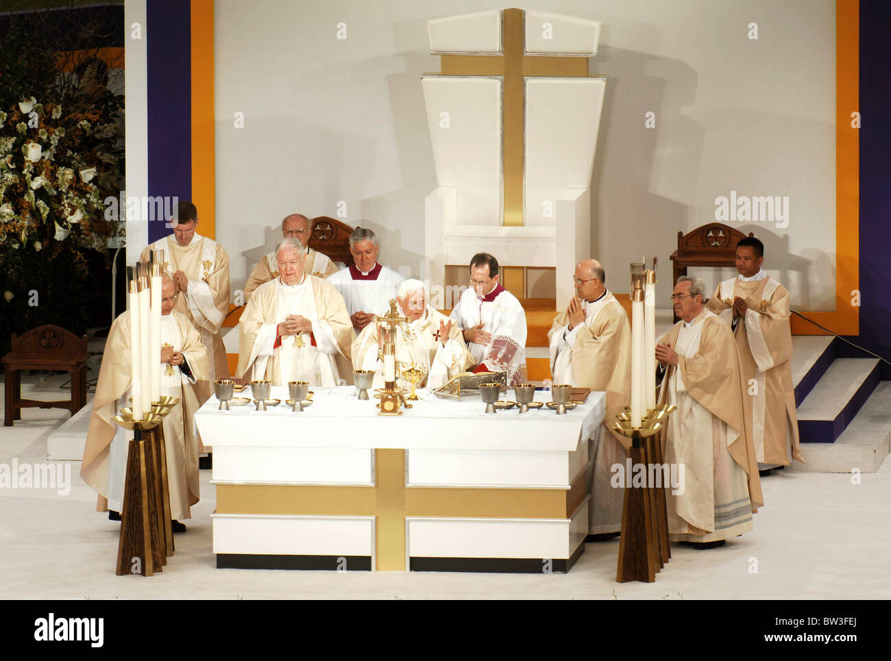 POPE BENEDICT XVI Gives Papal Mass Stock Photo - Alamy