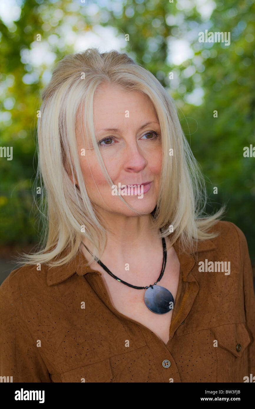Single female outdoors hi-res stock photography and images - Alamy
