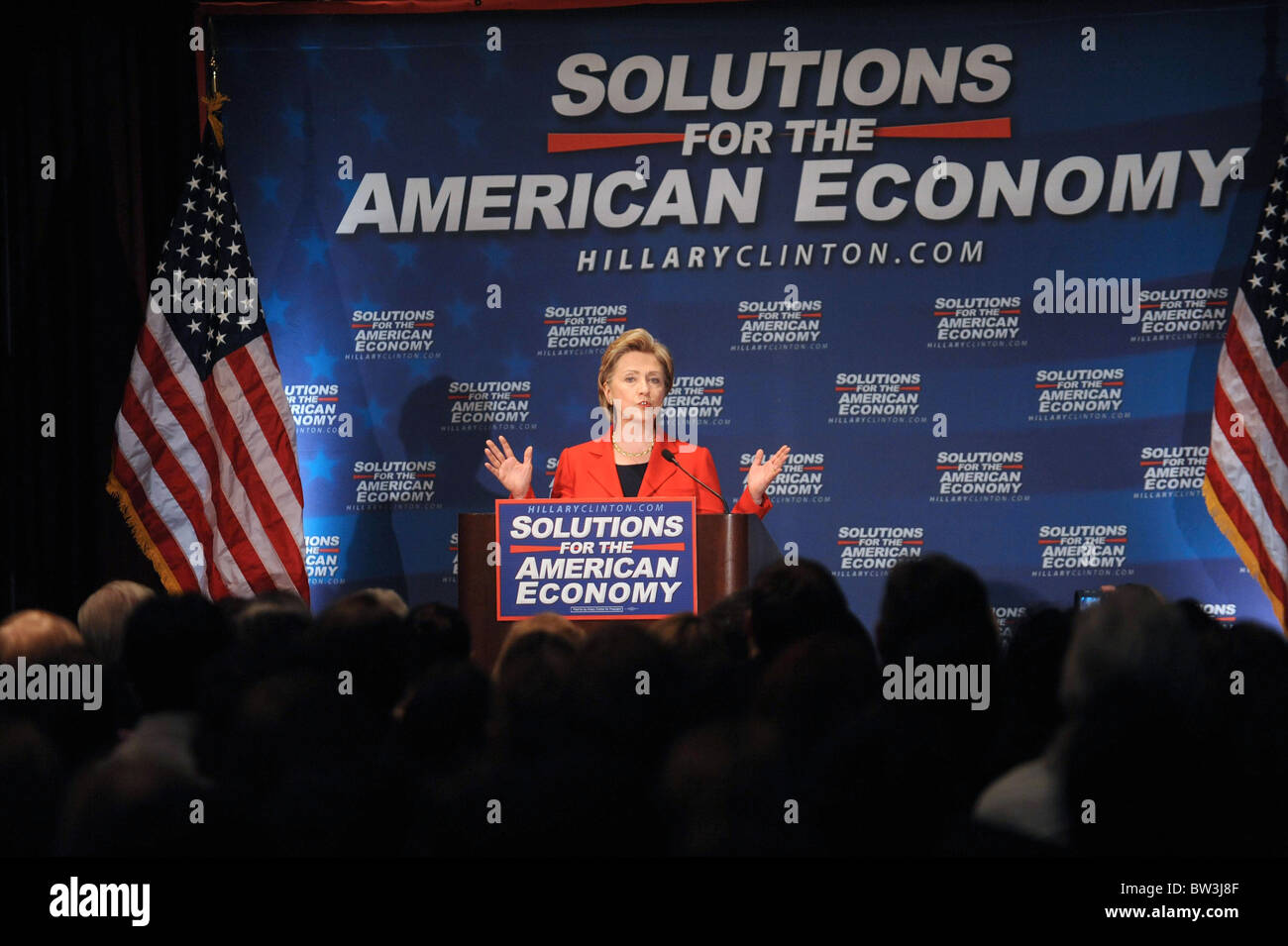 Hillary clinton speech podium hi-res stock photography and images - Alamy