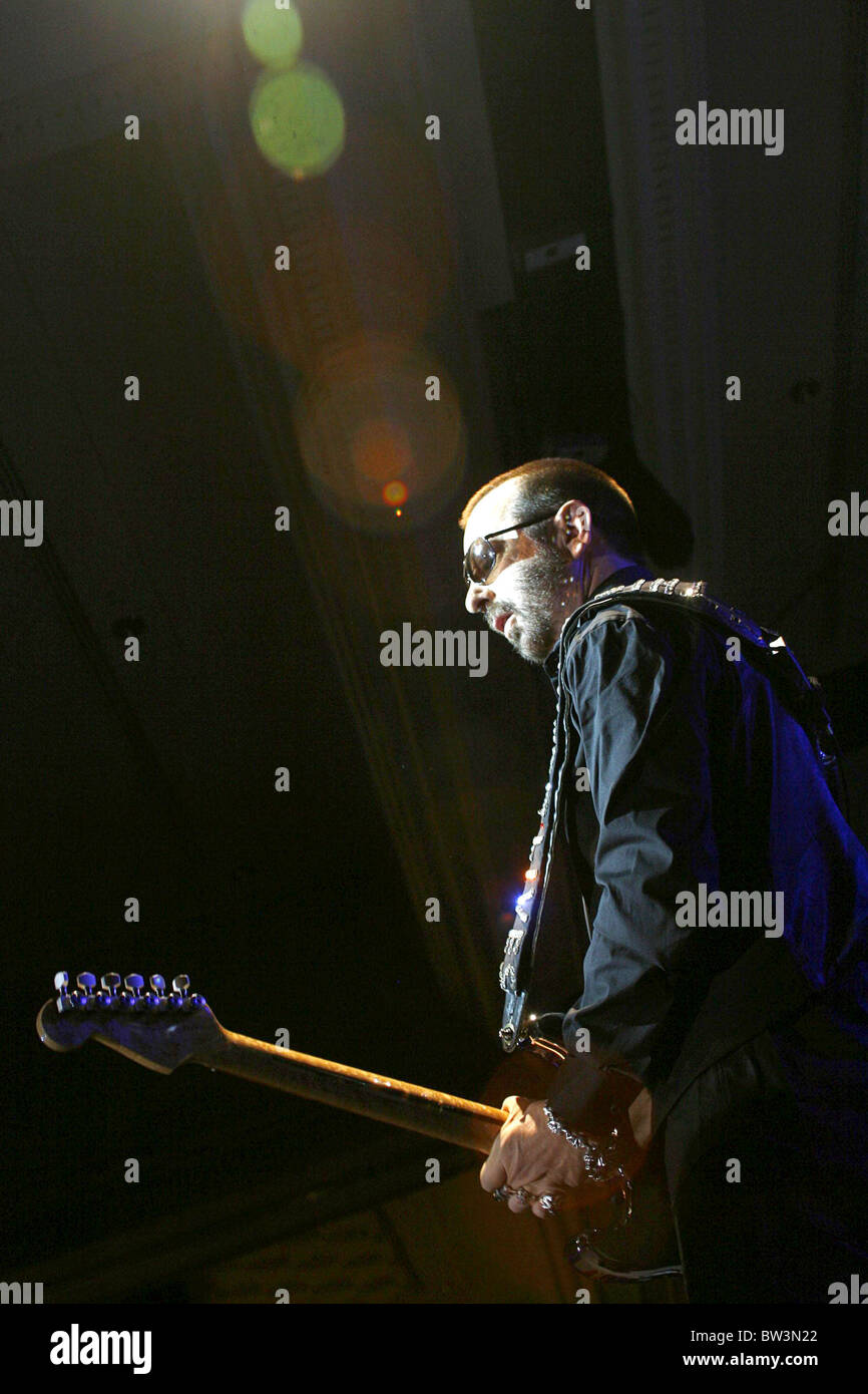 Dave stewart hi-res stock photography and images - Alamy