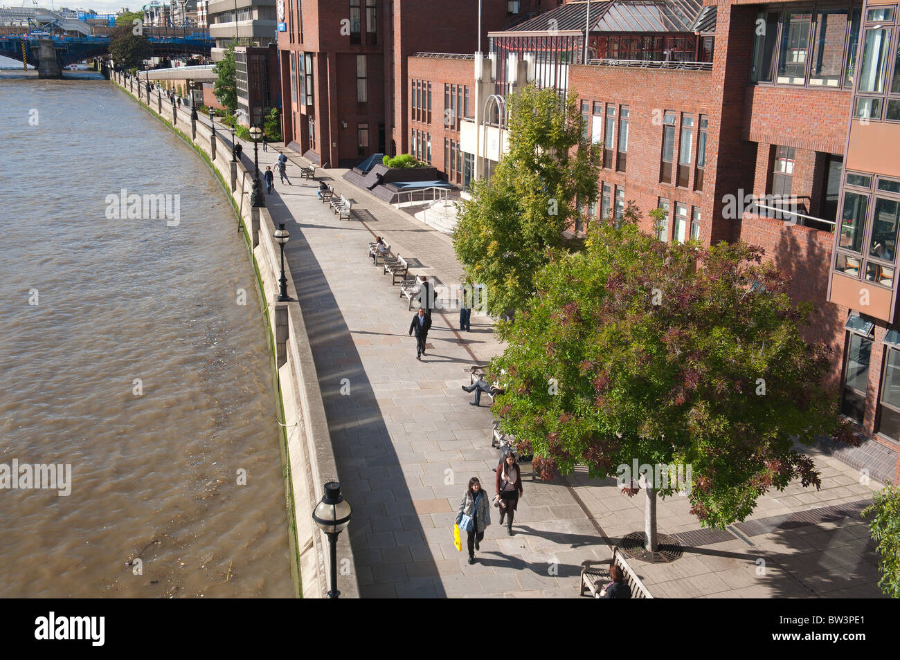 Group of people walking along the North Embankment Paul's walk London ...