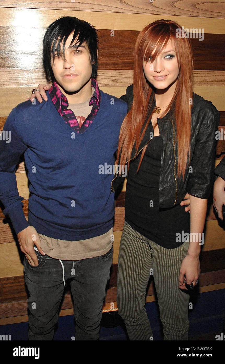 Caribou Iced Coffee Ashlee Simpson Party Stock Photo - Alamy